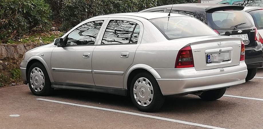 Opel Astra Club 1,6, 2003 god.