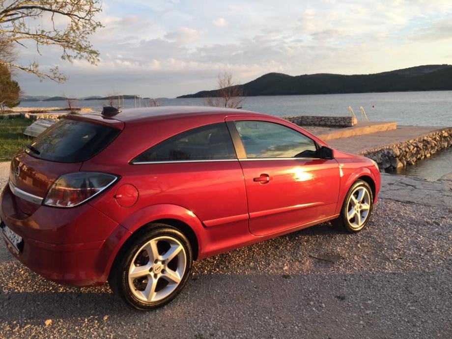 Opel Astra GTC 1.7 CDTI COSMO, 2005 god.