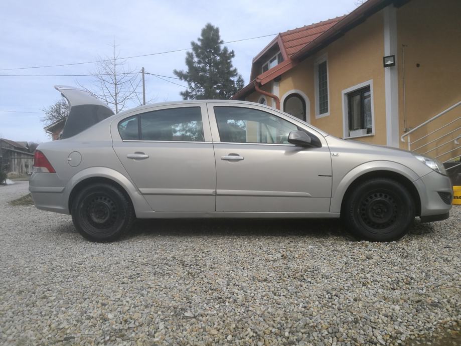 Opel Astra H SEDAN 1,6 16 V - 85 KW - 2008 god - ODLIČNO STANJE, 2008 god.