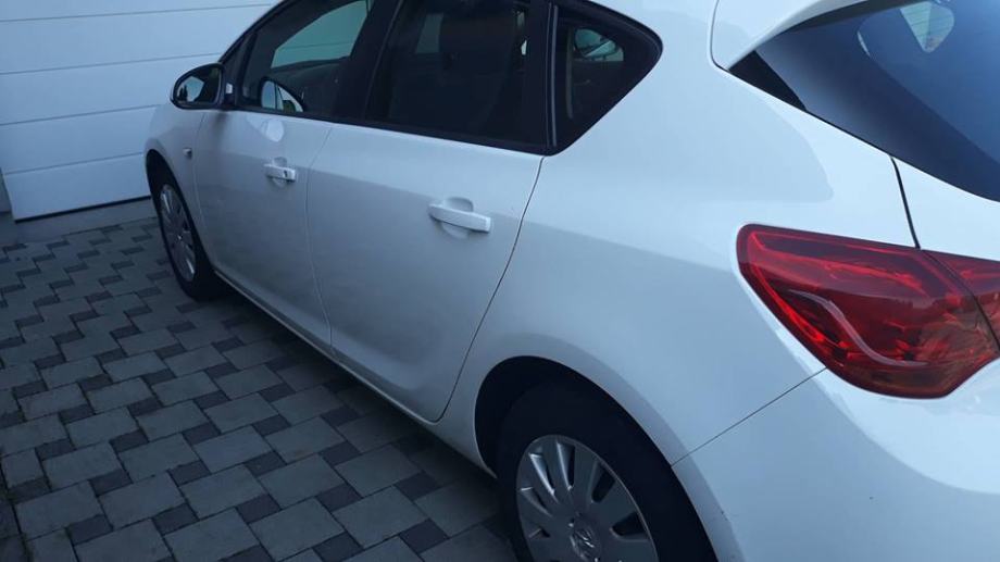 Opel Astra j 2014g, 2014 god.