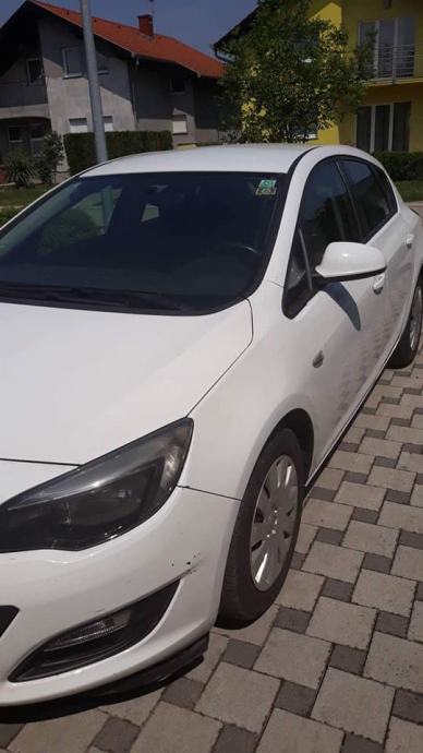 Opel Astra j 2014g, 2014 god.