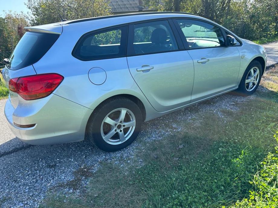 Opel Astra J - karavan 1,7 CDTI, 2011 god.