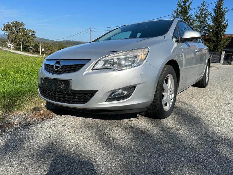 Opel Astra J - karavan 1,7 CDTI, 2011 god.