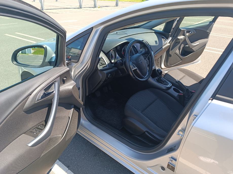 Opel Astra J Karavan Sports Tourer, 2013 god.