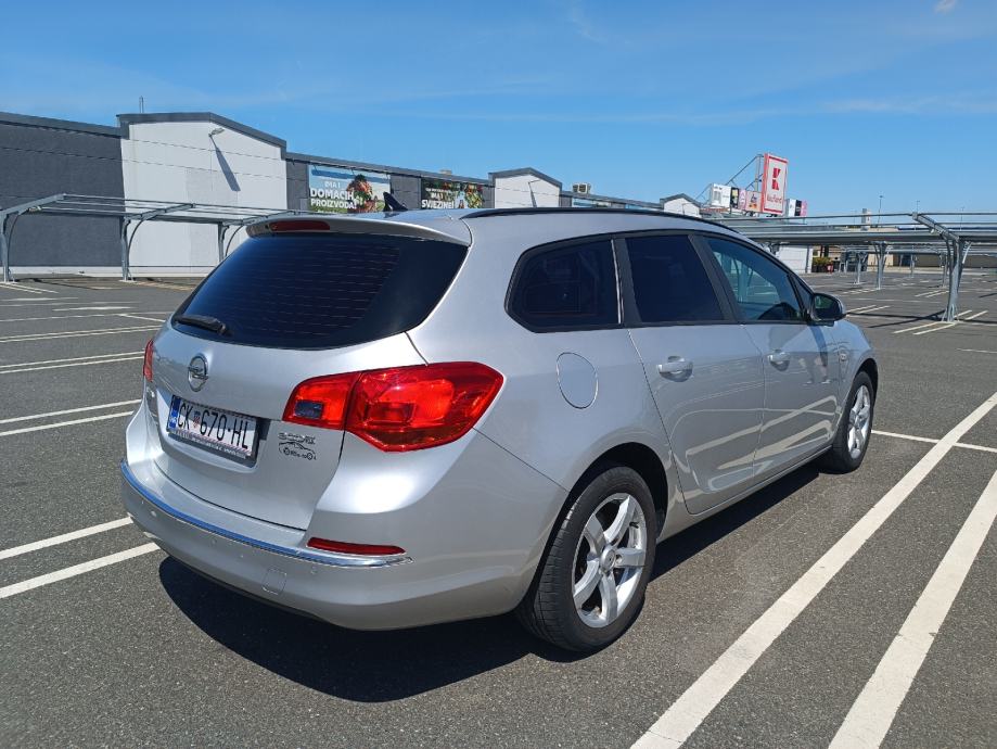 Opel Astra J Karavan Sports Tourer, 2013 god.