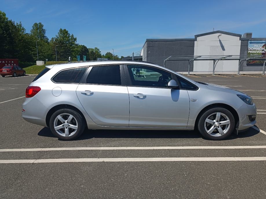 Opel Astra J Karavan Sports Tourer, 2013 god.