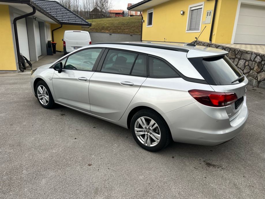 Opel Astra Karavan 1,5 D automatik 33000km!!!!, 2021 god.