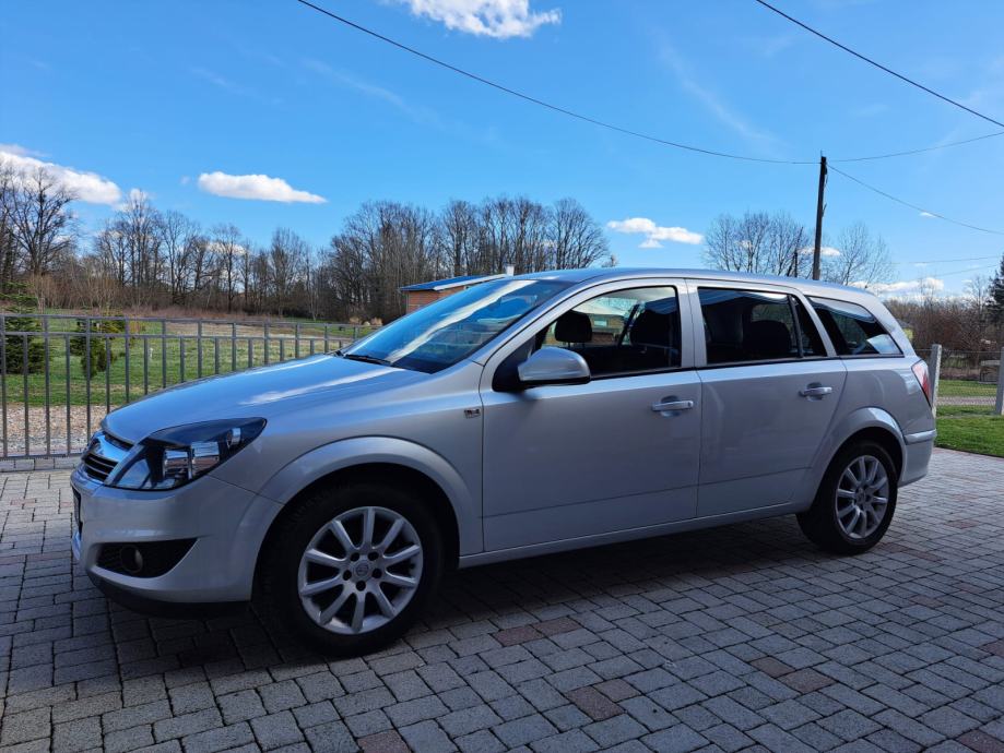 Opel Astra Karavan 1,6, 2012 god.