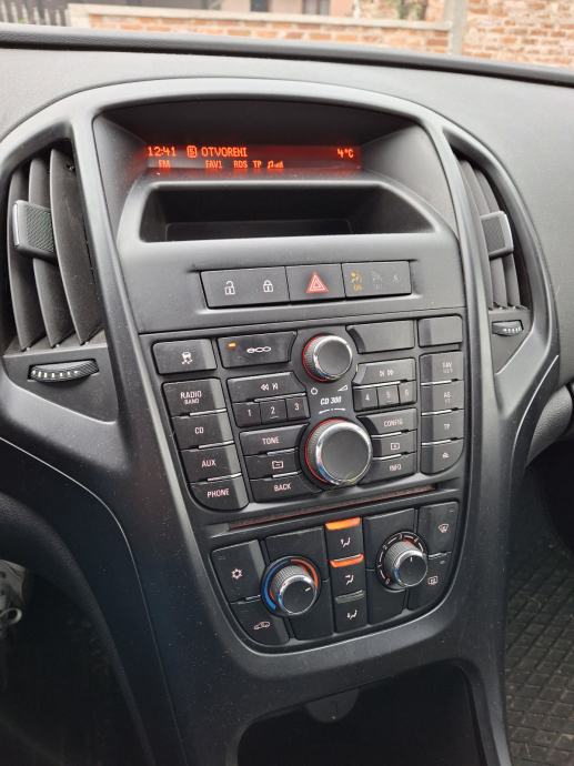 Opel Astra Karavan Sports Tourer 1.3 cdti reg. do 10/25, 2011 god.