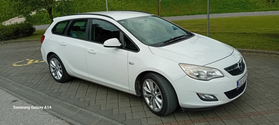 Opel Astra Karavan Tourer, 2011 god.