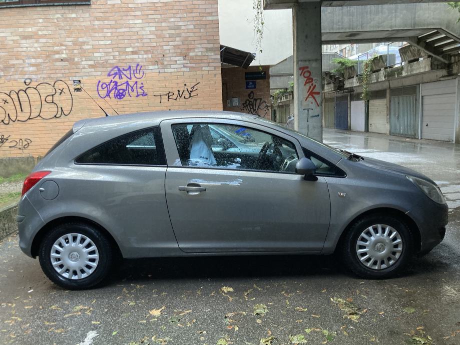 Opel Corsa 1,4 Essential, kao nova!!!, 2011 god.