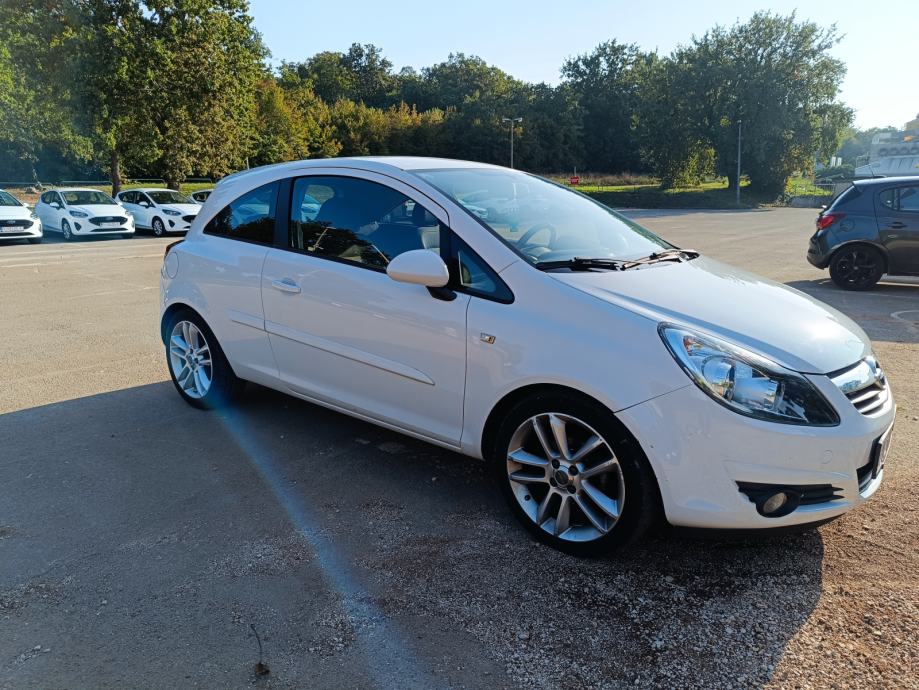Opel Corsa 1,4 16V, 2011 god.