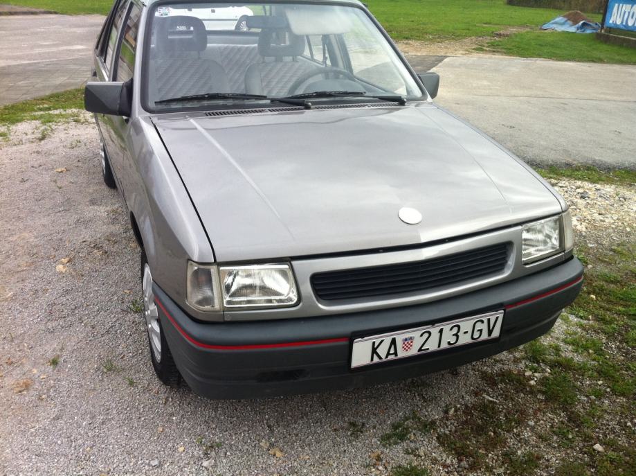 Opel Corsa Swing 1,2 S 6.000 kn, 1991 god.