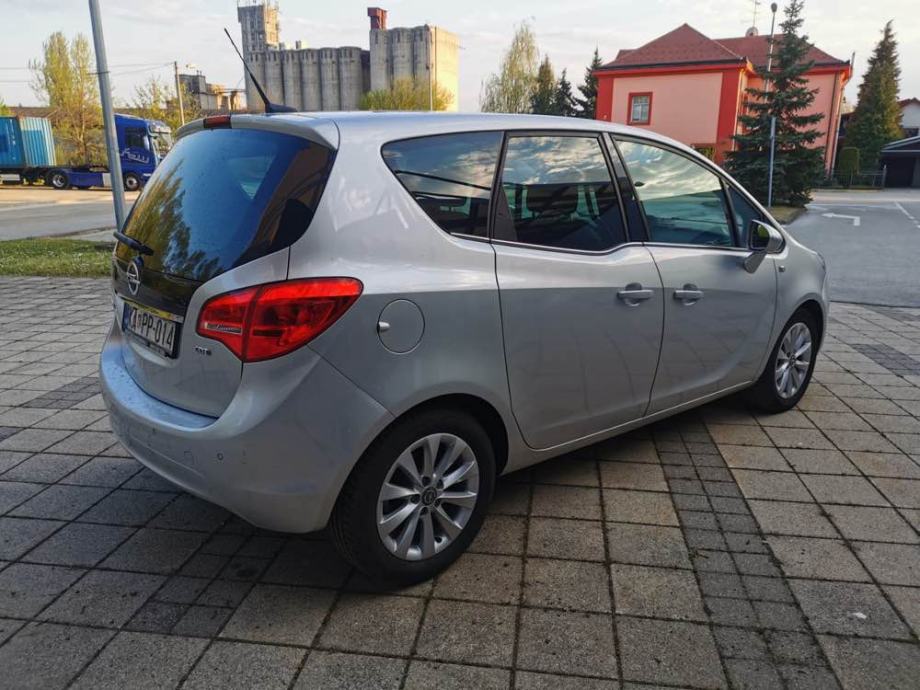 Opel Meriva 1,6 CDTI Start/Stop • RAZGLEDAVANJE VIDEO POZIVOM, 2015 god.
