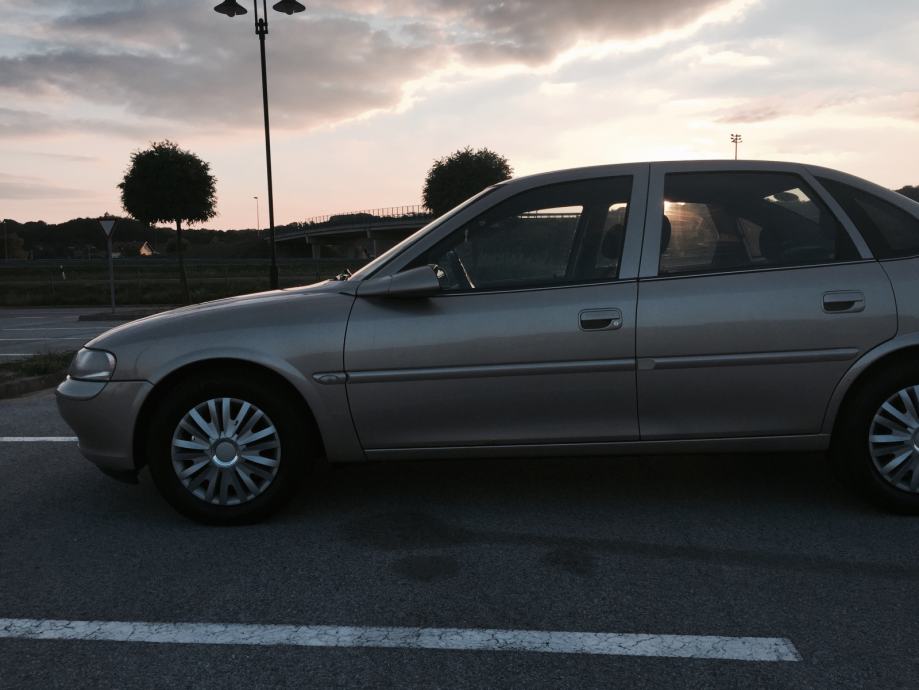 Opel Vectra 1,6 i 16V, 1998 god.