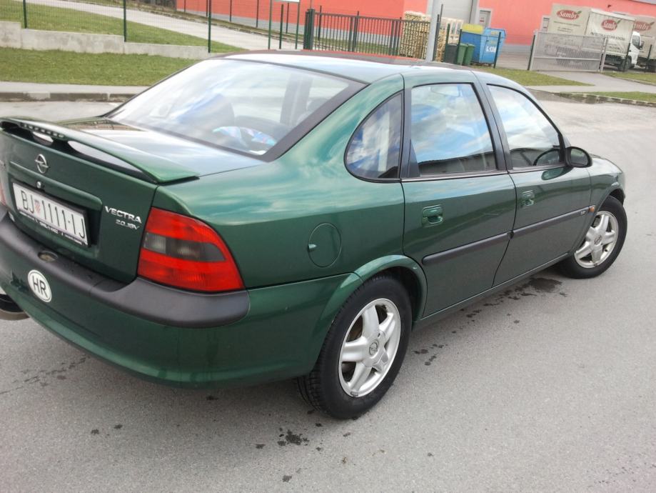 Opel Vectra CD 2,0 i 16V automatic, 1996 god.
