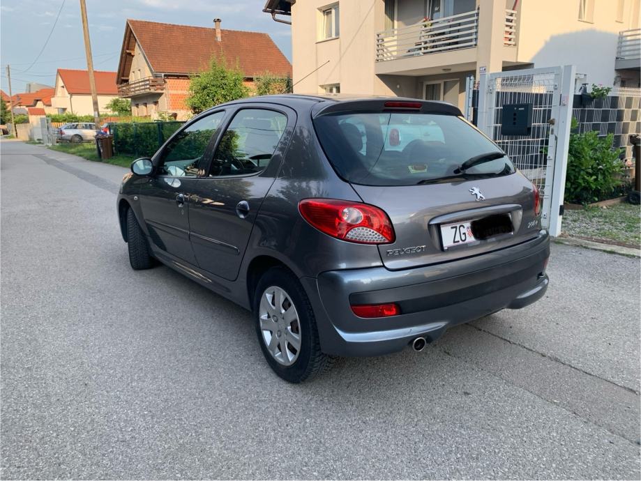 Peugeot 206+ 1.4 benz, 2010, 2010 god.