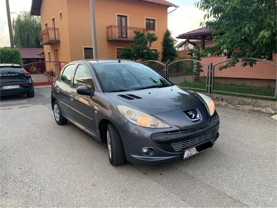 Peugeot 206+ 1.4 benz, 2010, 2010 god.