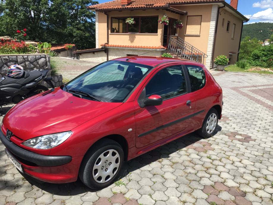 Hitno prodajem, auto u izvrsnom stanju, prvi vlasnik.., 2008 god.