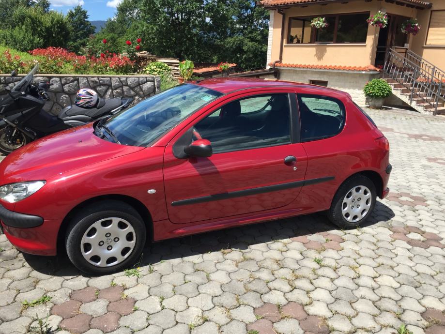 Hitno prodajem, auto u izvrsnom stanju, prvi vlasnik.., 2008 god.