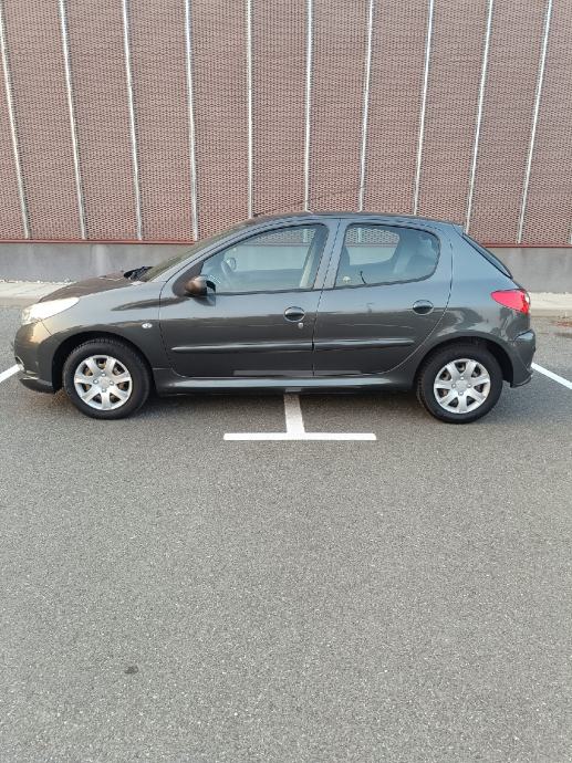 PEUGEOT 206+ 42TKM!! *MALI-VELIKI SERVIS*ZIMSKE-LJETNE GUME*, 2011 god.
