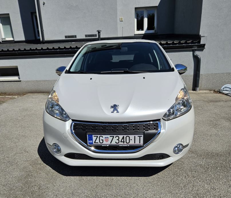 Peugeot 208, 1,2 STYLE, 2015.g., 96600 km, Reg. 29.4.26., Serv. knjiga ...