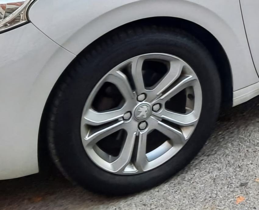 Peugeot 208, 1,2 STYLE, 2015.g., 96600 km, Reg. 29.4.26., Serv. knjiga ...