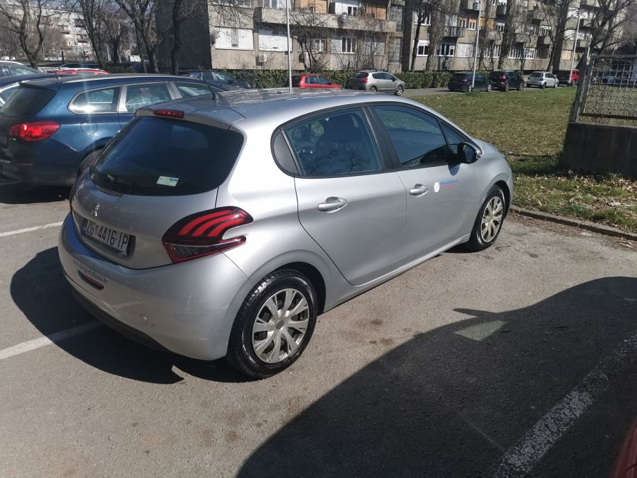 Peugeot 208 1,6 BlueHDi Allure, 8500 eura, HR auto, zamjena, 2017 god.