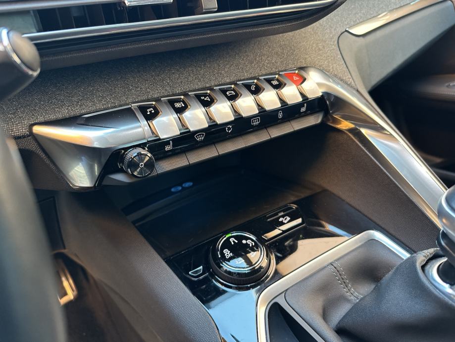 Peugeot 3008 1,5 BlueHDI Crossway, Full LED, Grip Control, Servisna ...