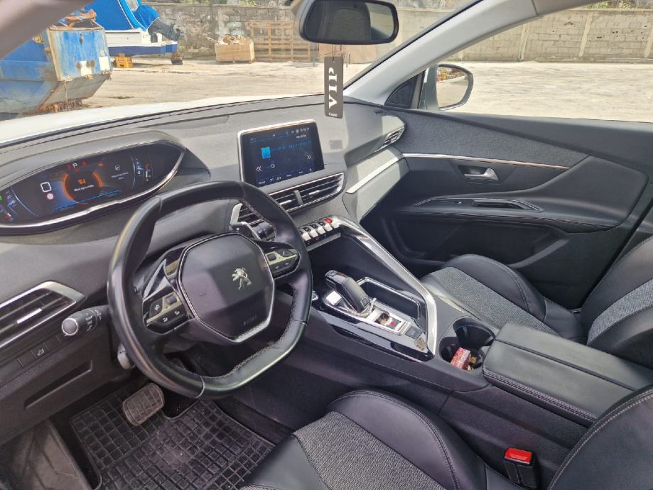 PEUGEOT 3008 automatic, 2017 god.
