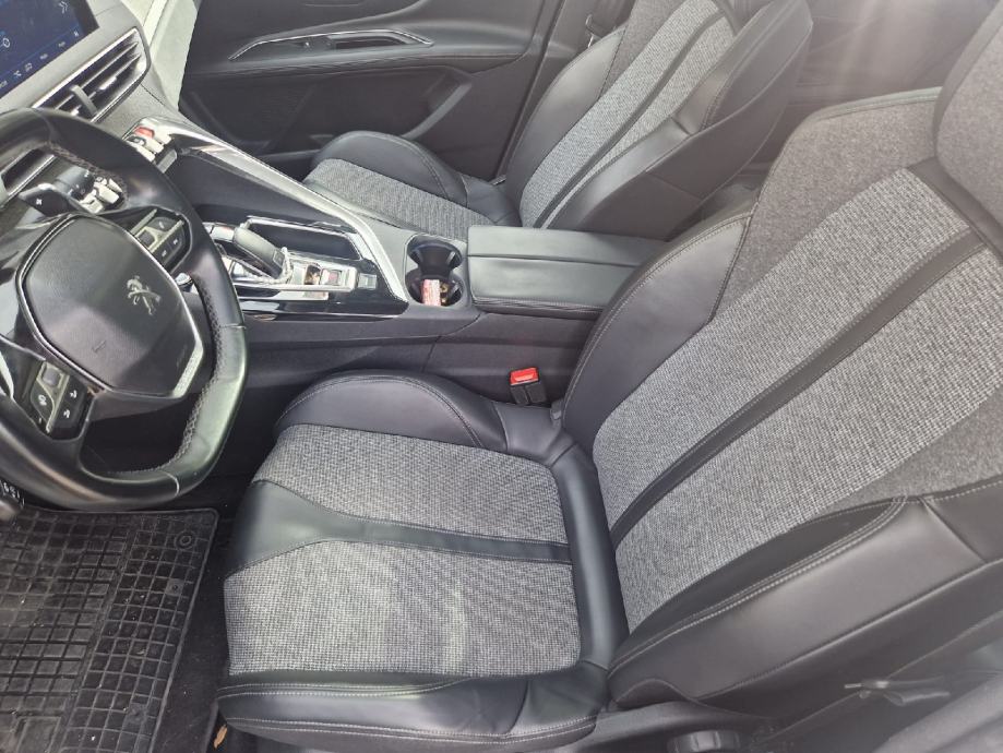 PEUGEOT 3008 automatic, 2017 god.