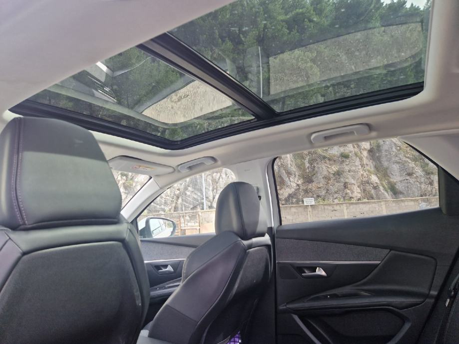 PEUGEOT 3008 automatic, 2017 god.