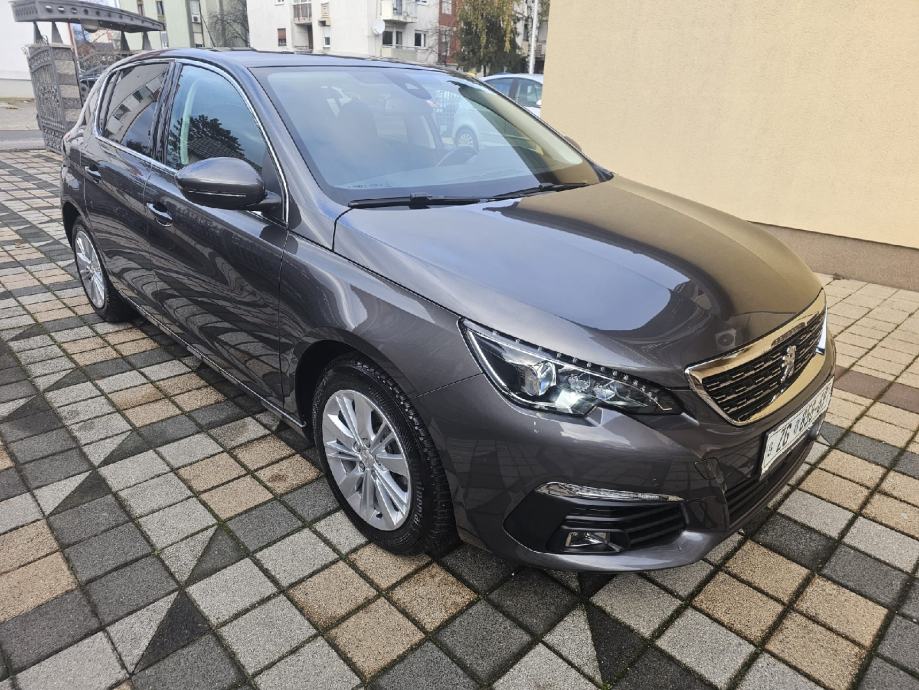 Peugeot 308 1,2 PureTech ALLURE FULL LED TOP STANJE, 2019 god.