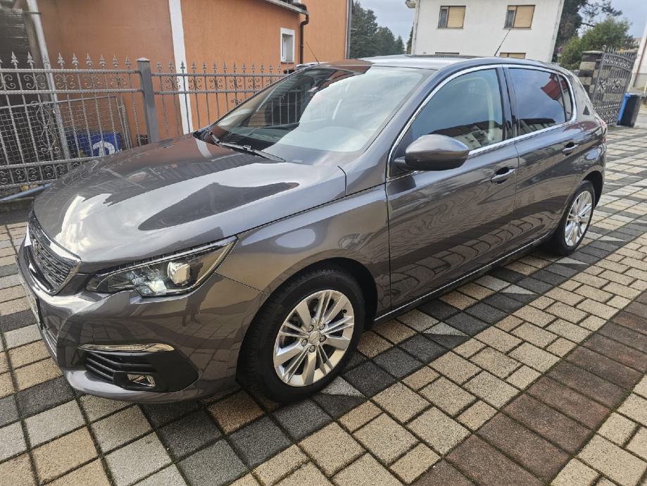 Peugeot 308 1,2 PureTech ALLURE FULL LED TOP STANJE, 2019 god.
