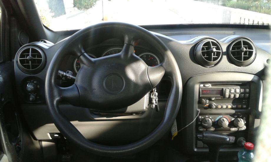 Pontiac Aztek SUV, 2002 god.