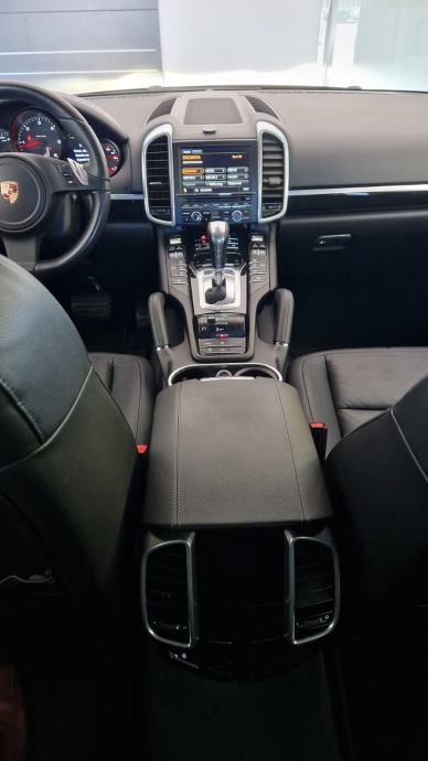 Porsche Cayenne 3,0 TDI *NAVI*TEMPOMAT*ZRAČNI OVJES*, 2012 god.