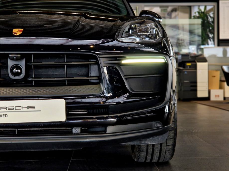 Porsche Macan III (PORSCHE APPROVED JAMSTVO), 2023 god.