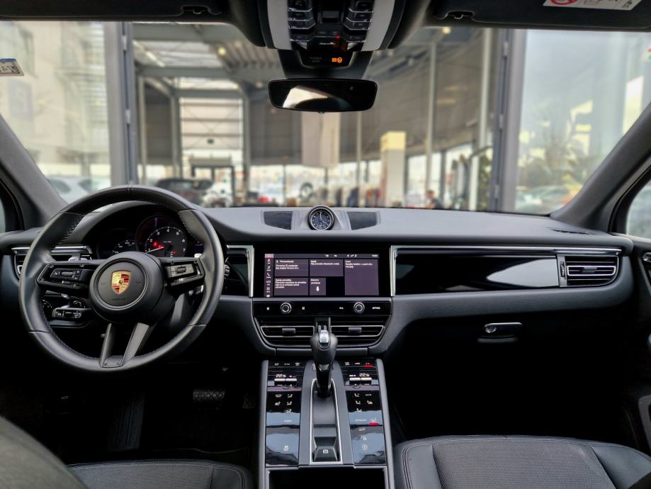 Porsche Macan III (PORSCHE APPROVED JAMSTVO), 2023 god.