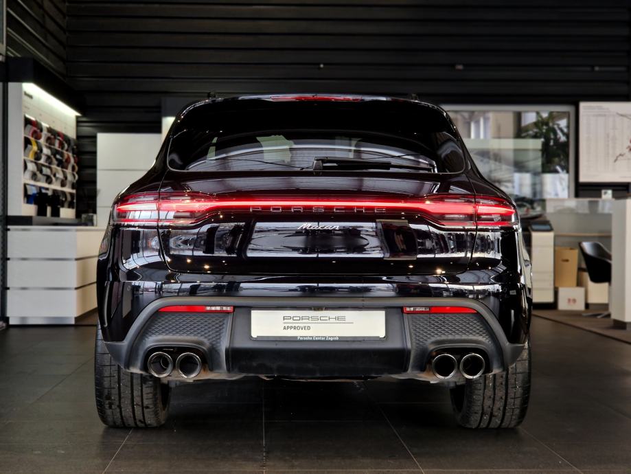 Porsche Macan III (PORSCHE APPROVED JAMSTVO), 2023 god.