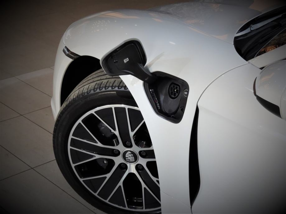 Porsche Taycan Taycan LED+VZV. KAMERA+VIRTUAL COCKPIT, 2021 god.