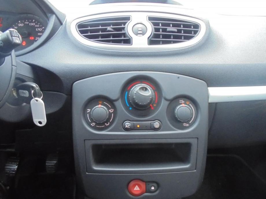 Renault Clio 1.5 DCI SERVISER AUTHENTIQUE (N1), 2012 god.