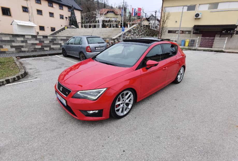 Seat Leon 2,0 TDI FR - 135kw - panorama - servisna, 2013 god.