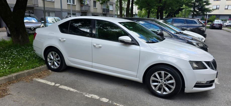 Škoda Octavia 1,6 TDI -PRILIKA, 2 seta conti premium guma/novi diskovi ...