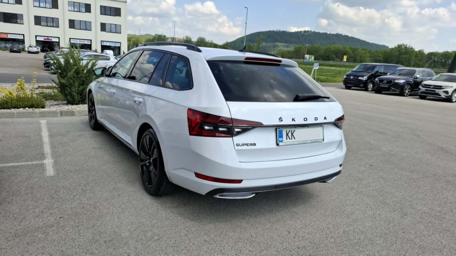 Škoda Superb Combi 1,5 TSI DSG Sportline DCC-ACC-MATRIX-KAMERA-KUKA ...