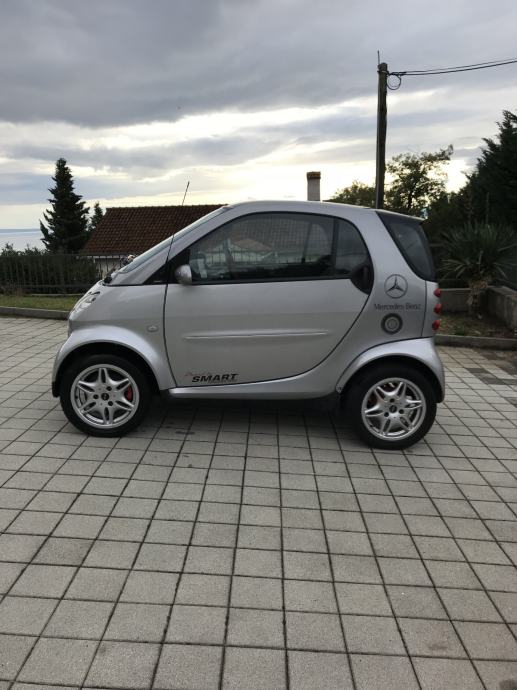 Smart fortwo City coupe 0.8 CDI automatik, 2003 god. Smart fortwo City coupe 0.8 CDI automatik, 2003 god.