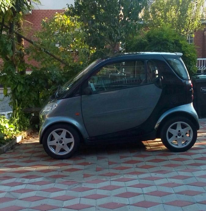 Smart fortwo coupe MC01, 2001 god.
