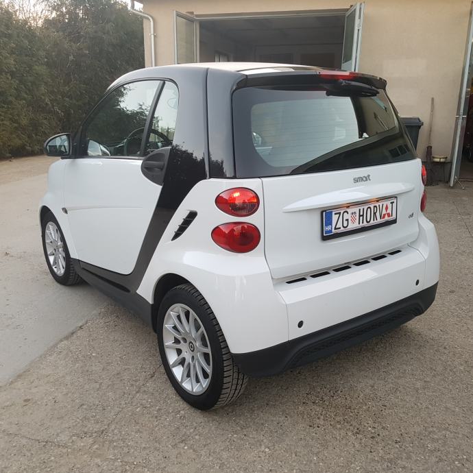 Smart fortwo cdi 40 kw SOFTTOUCH NOVI MODEL NA RATE!, 2013 god.