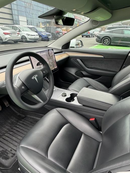 Tesla Model 3 1, 2021 god.