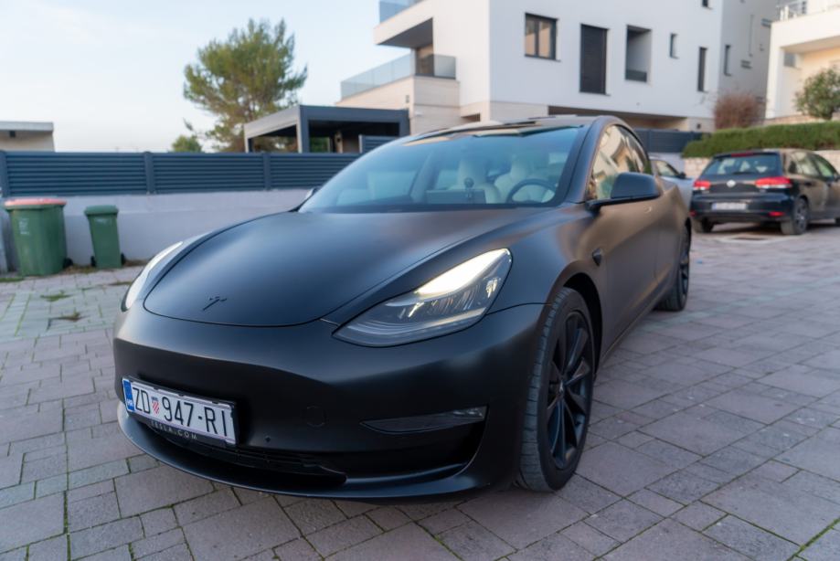 Tesla Model 3 Dual Motor AWD (Performance upgrade), 2019 god.