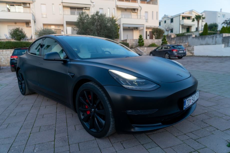 Tesla Model 3 Dual Motor AWD (Performance upgrade), 2019 god.